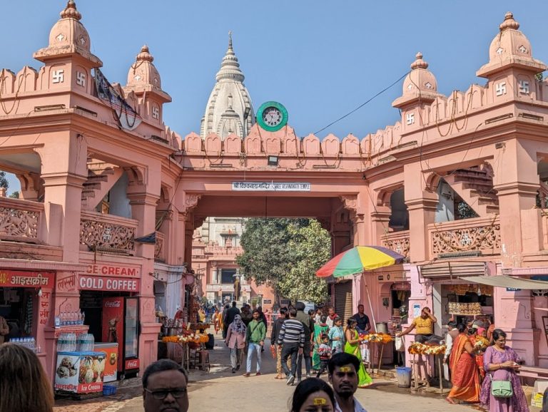 Visiting Banaras Hindu University Park – Varanasi - Adam the Adventurer